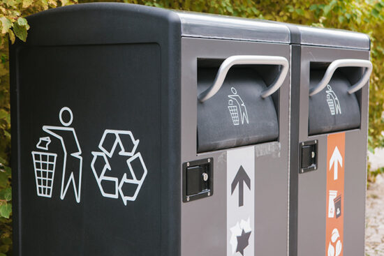 Fill level sensors for waste garbage cans
